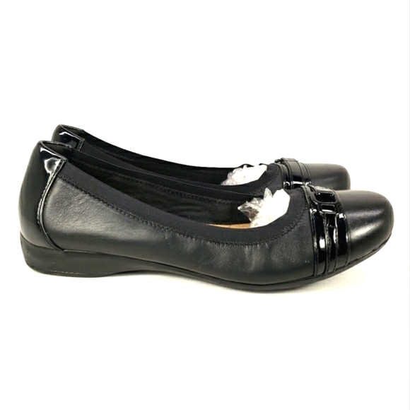Clarks | Shoes | Clarks Collection Kinzie Black Leather Capped Toe ...